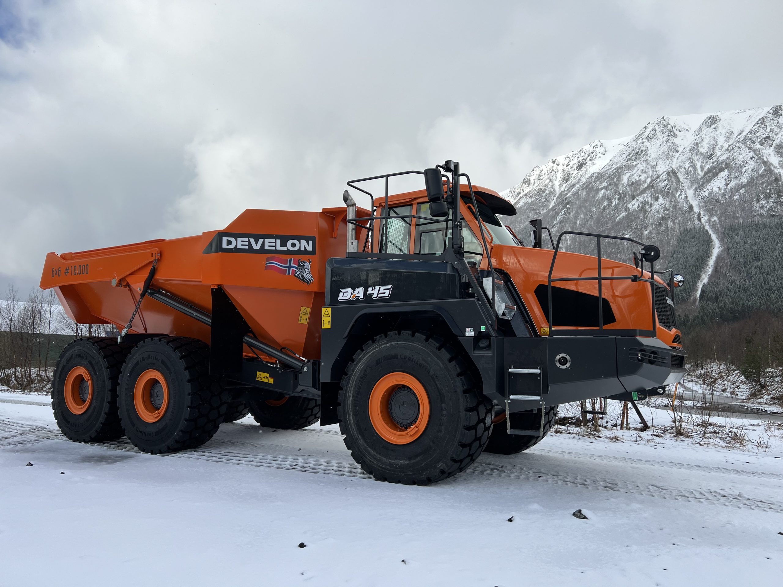 Il 10.000esimo dumper articolato in Norvegia è il primo con i colori ...