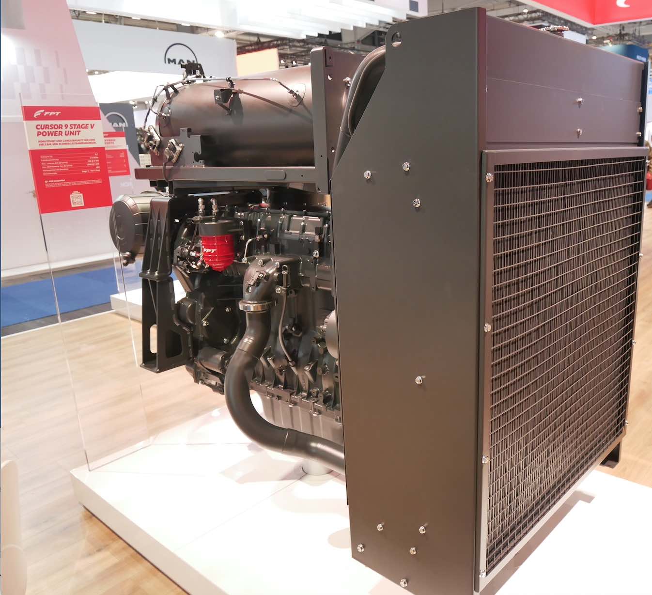 Abbiamo aperto tutti i cofani del Tractor of the year 2026 | Powertrain